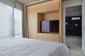 Dúplex Premier, 1 quarto, terraço | Televisão