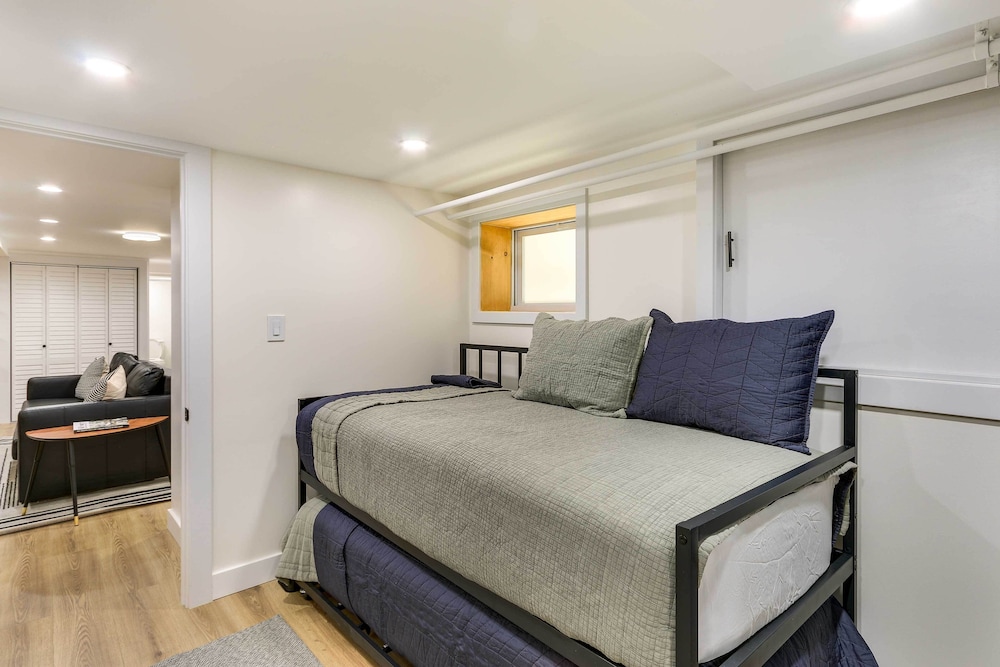 Jersey City Vacation Rental Near Light Rail! - Jersey City
