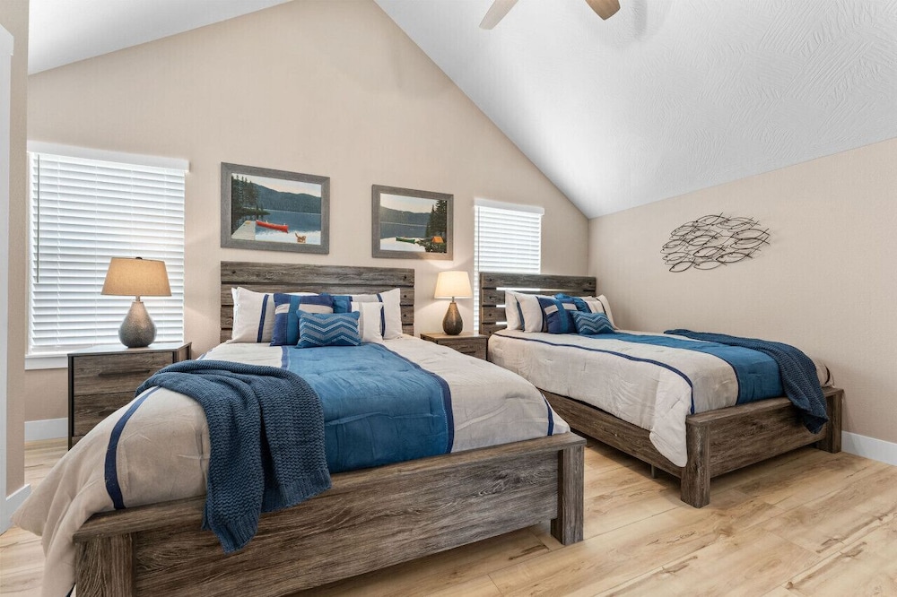 💙 7 BED LAKE HOUSE/GAME RM/GOLDEN TEE/INDOOR & OUTDOOR POOLS/HOT TUB ...