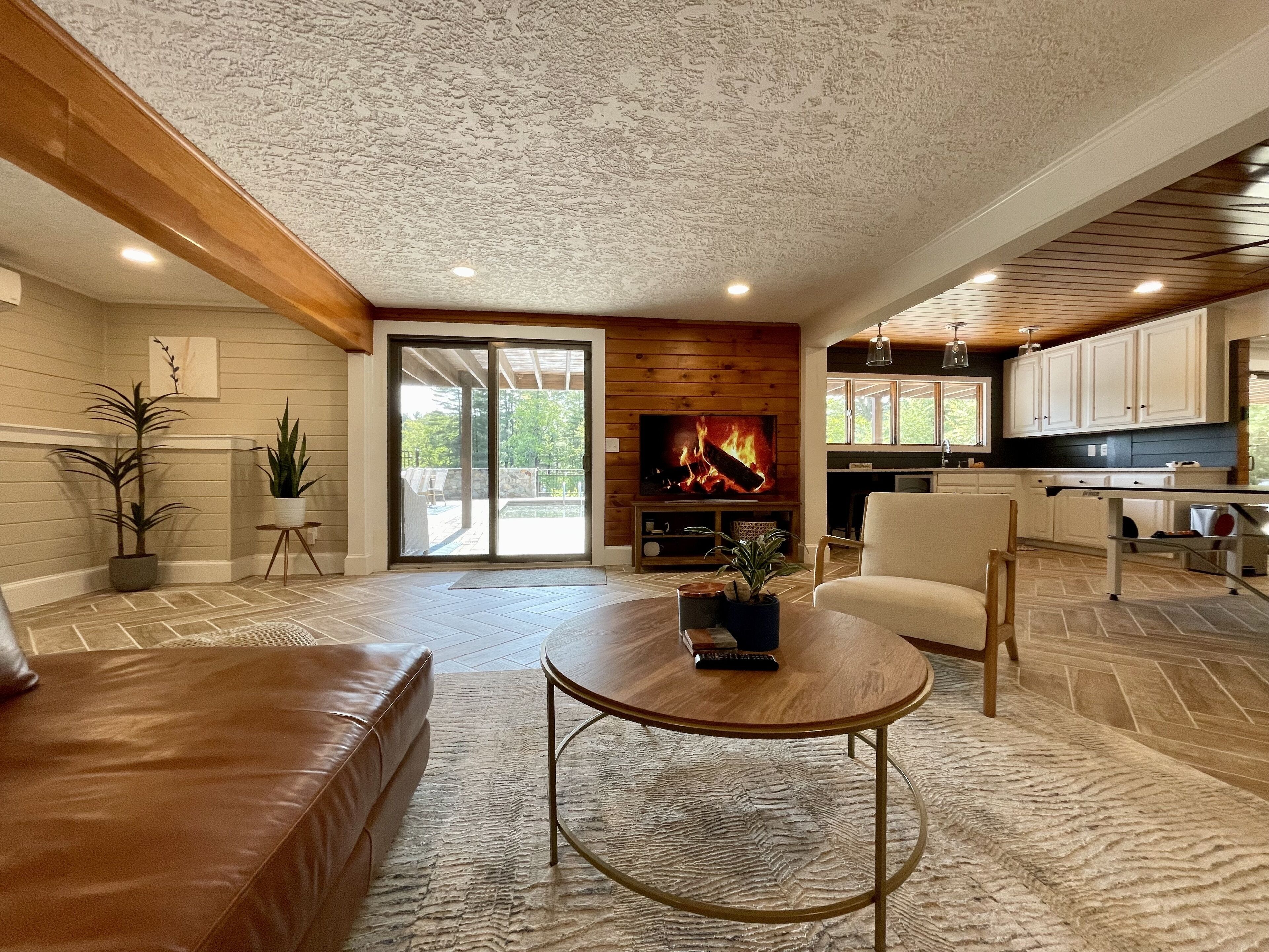 Private, Peaceful & Exquisite Lake Front Property W Expansive Heated Pool - Rhode Island