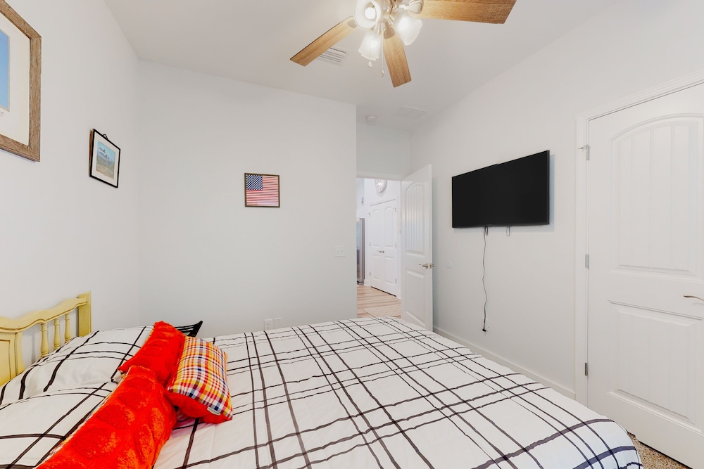 Renovated Home With Fenced Yard, Screened Porch, Grill, Ac, & Washer/dryer - Perdido Key, FL