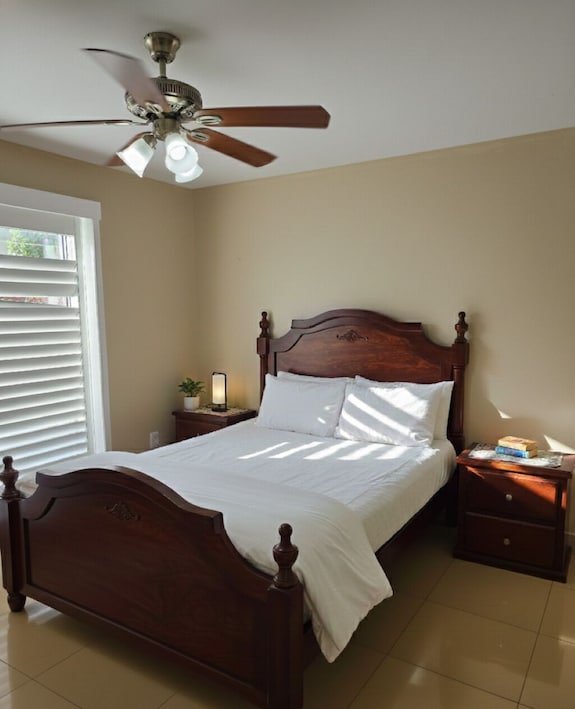 Charming Miracle Mile Retreat - Los Angeles, CA