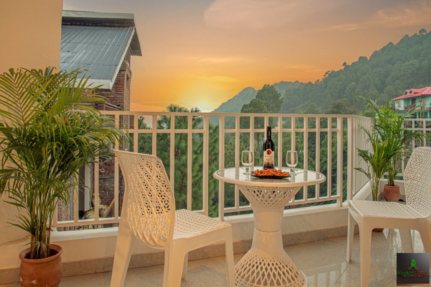 Royal Suites by Park Tree Chakki Mor in Kasauli: Find Hotel Reviews ...