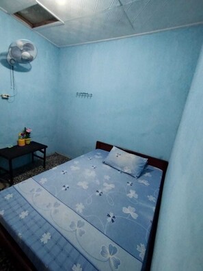 Quarto Individual Económico, 1 quarto | Ferro/tábua de engomar, roupa de cama fornecida