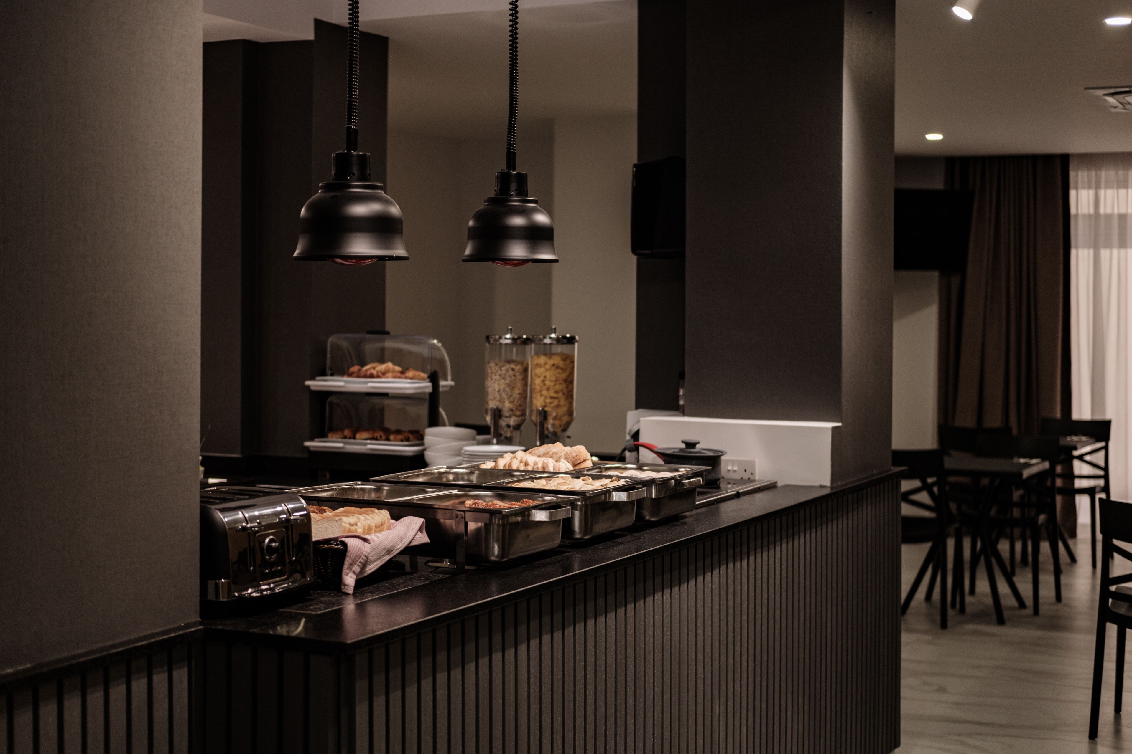 Café da manhã inglês grátis todos os dias