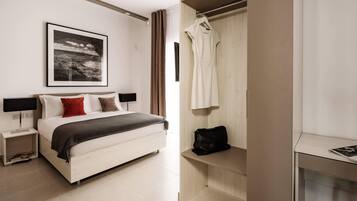 1 quarto, escrivaninha, espaço de trabalho para notebook