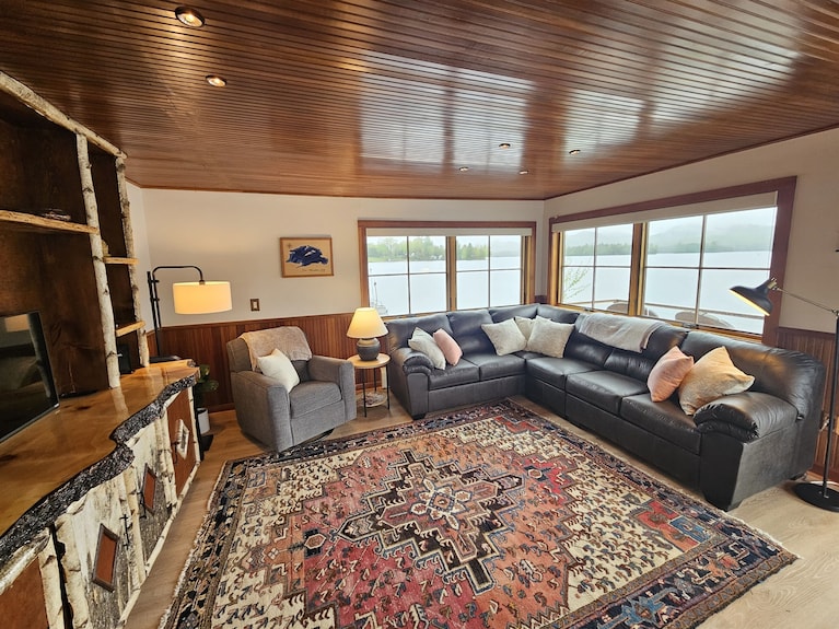 Stunning Blue Mountain Lake - Waterfront Property! - Lake Durant, NY