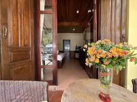 Quarto Duplo de Luxo | Roupa de alta qualidade, camas de colchão Select Comfort, minibar 