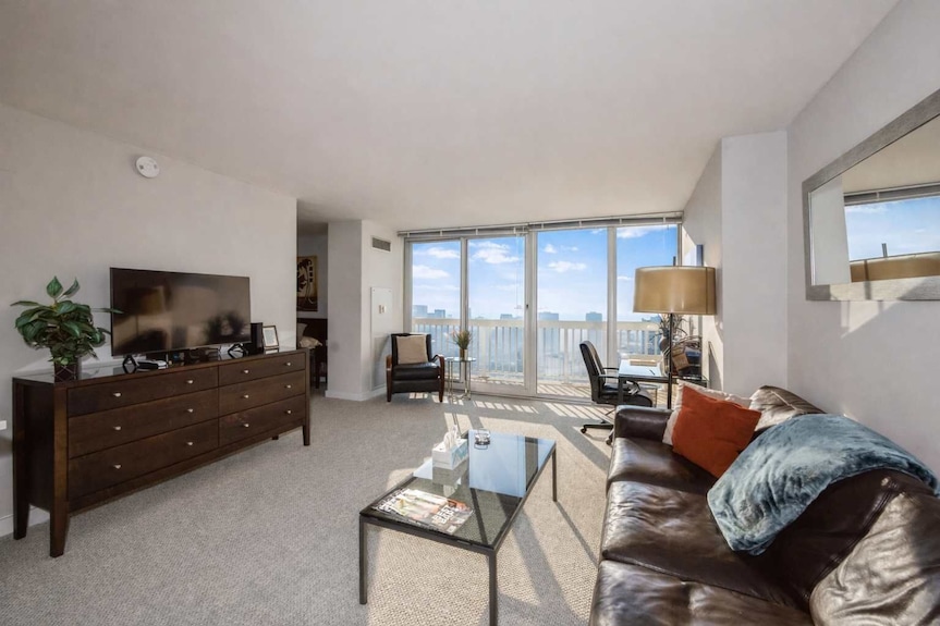 50th Floor Mag Mile Views, Balcony, Pool, Gym - Chicago, IL