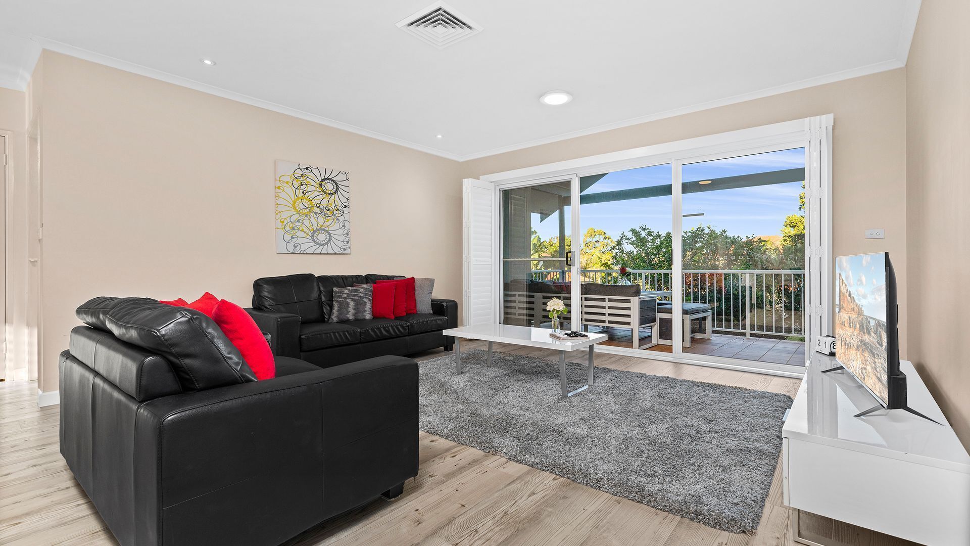 Shearwater Is A Spacious 3-bedroom Townhouse Located Just An Easy 280m Stroll From The Beach - Coffs Harbour