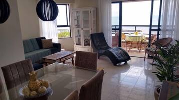 Apartamento Panorâmico, 2 quartos, vista para a praia | 2 quartos, Wi-fi grátis
