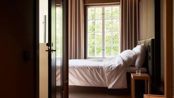 Quarto Clássico com Cama de Casal | Ferro/tábua de engomar, Wi-fi grátis, roupa de cama fornecida