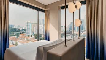 Suite, 1 cama king-size | 1 quarto, minibar, cofre no quarto, secretária