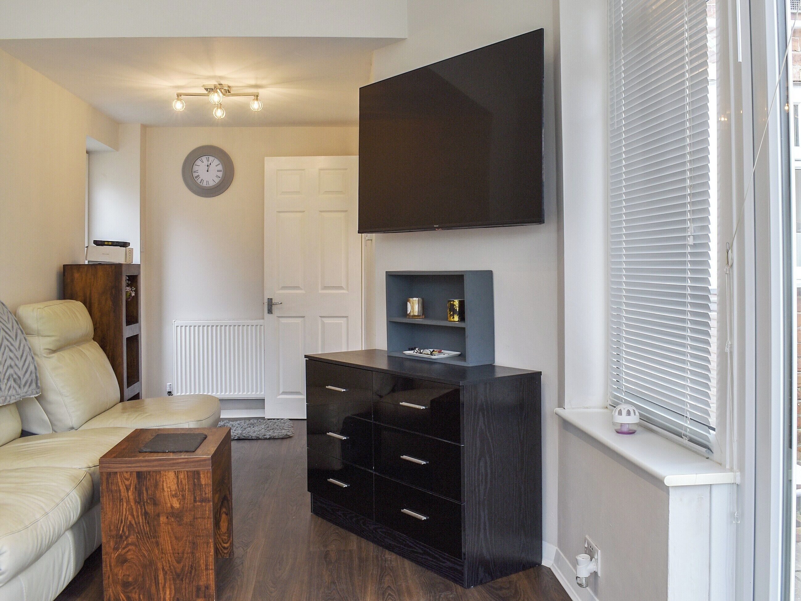 2 Bedroom Accommodation In Poole - Sandbanks