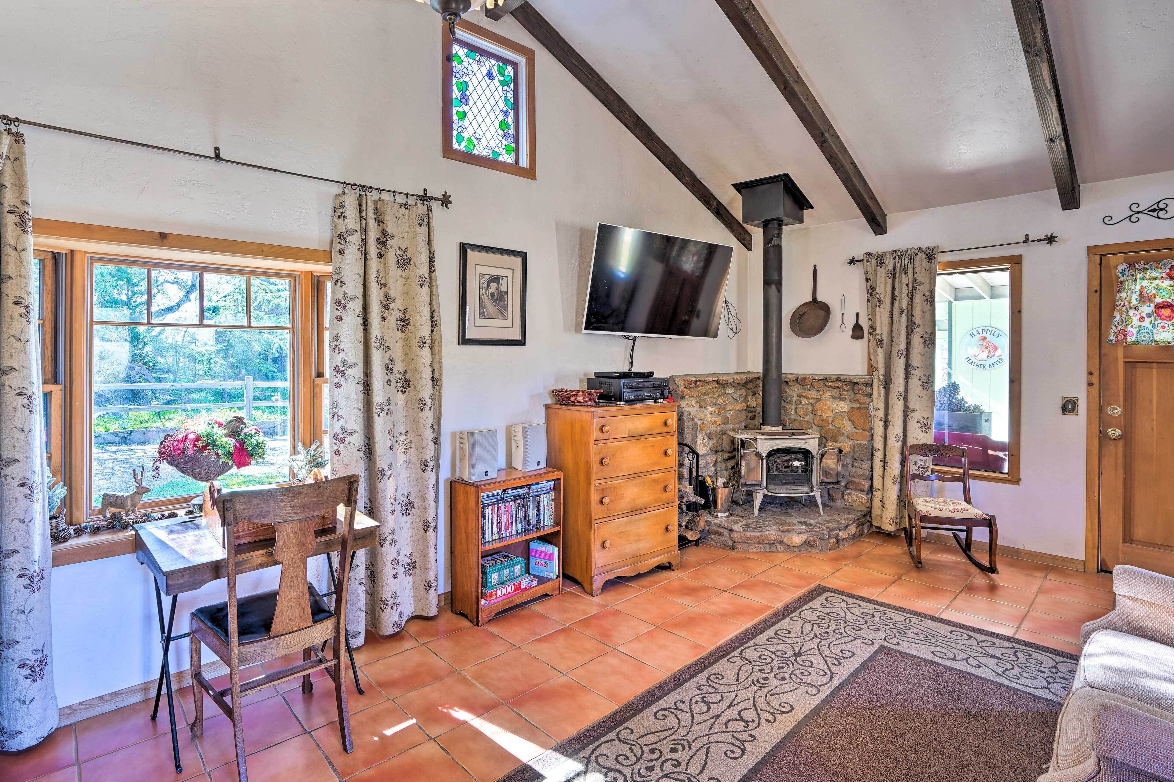 Cozy 'Story Book Barn Cottage' W/ Scenic View - Julian, CA