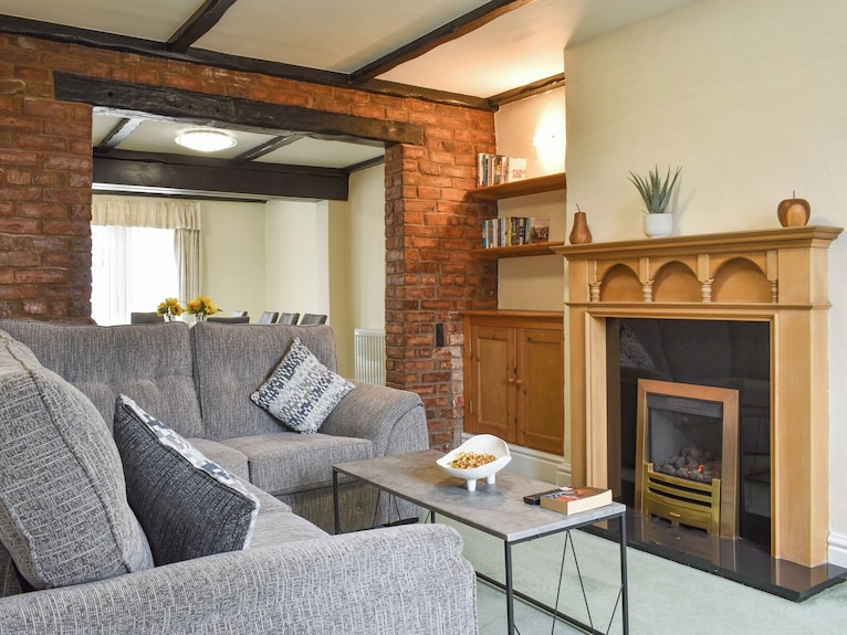 5 Bedroom Accommodation In Warton, Near Lytham - Southport