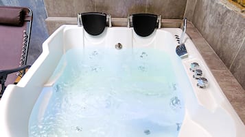Apartamento luxo | Banheira de hidromassagem particular