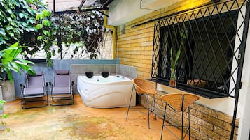 Apartamento luxo | Banheira de hidromassagem particular