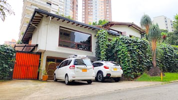 Fachada da propriedade