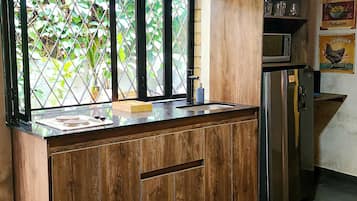 Apartamento luxo | Cozinha privada | Geladeira grande, micro-ondas, cafeteira/chaleira