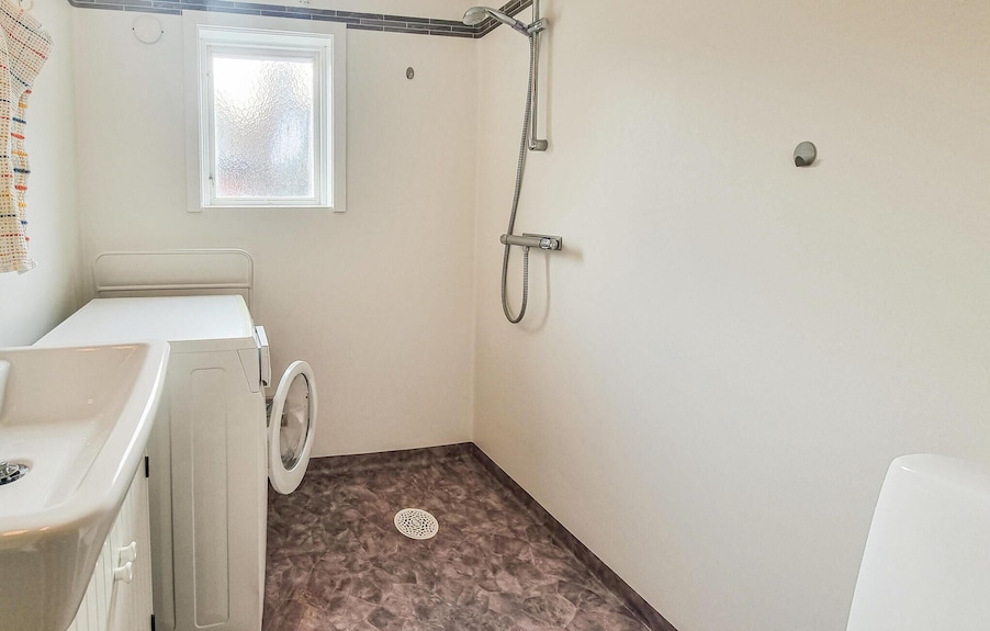 Cozy Home In Uddevalla - Munkedal