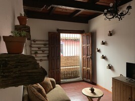 Apartamento Familiar | Sala de estar | Smart TV de 32 polegadas com canais digitais, televisor 