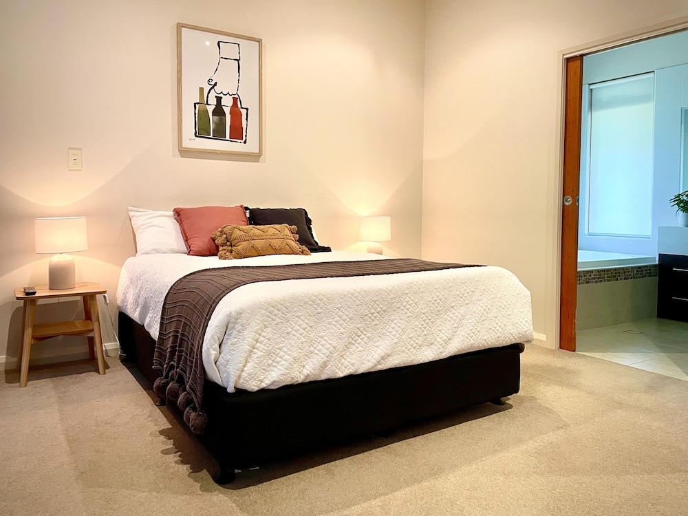Gullyview Getaway amongst sprawling vineyards in Clare Valley ...