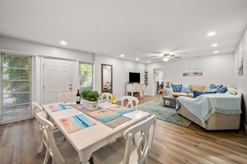 A Hidden Gem In Sarasota! Siesta Beach-downtown - Sarasota, FL