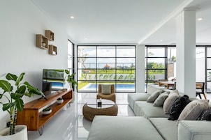Villa Deluxe, 2 quartos | Sala | Smart TV de 50 polegadas com canais digitais, televisor 