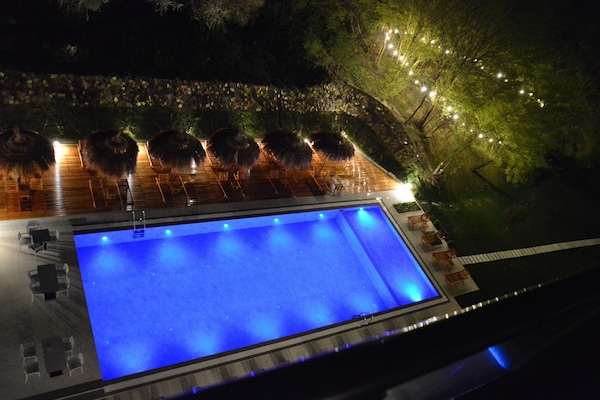 Olivia's Hill Resort - Golem