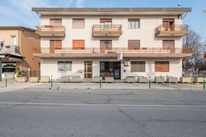 The apartment is on the first floor of a building without a lift. It is ...