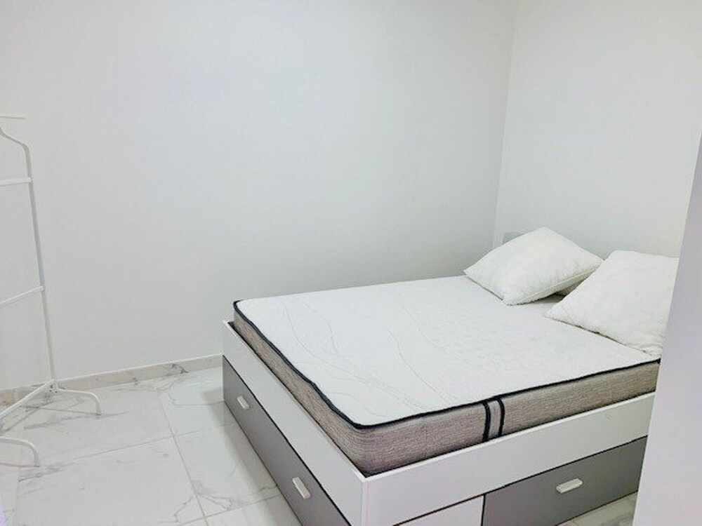 Stunning Top-Floor 2BR Apartment with WiFi, AC, Terrace, Parking, Near ...