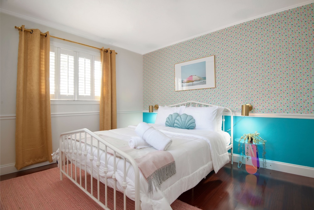 Tropical Heated Pool Beach House! 10 Min To Beach - Clearwater, FL