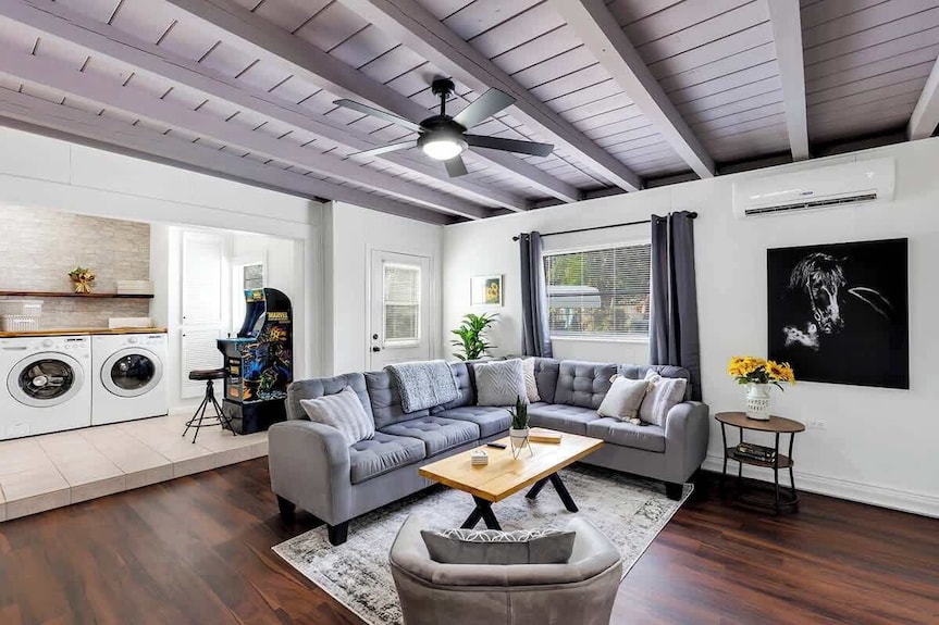 Cozy 4/2, King Beds, Pergola & Hot Tub, Local Pool! - Oviedo, FL