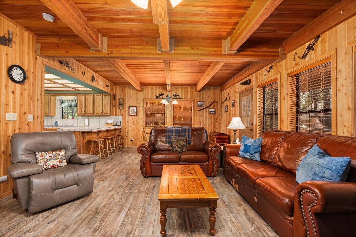 Enjoy A Relaxing Family Retreat In This Updated 3-bedroom, 2-bath Cabin In Shaver Lakes Desirable East Village. - China Peak Mountain Resort, CA