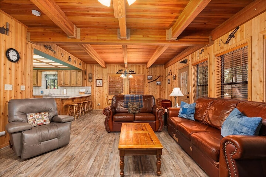 Enjoy A Relaxing Family Retreat In This Updated 3-bedroom, 2-bath Cabin In Shaver Lakes Desirable East Village. - China Peak Mountain Resort, CA