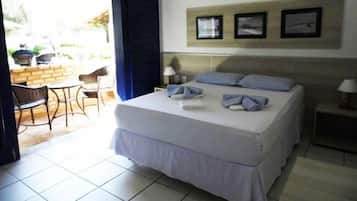 Quarto casal standard, varanda, no piso térreo | Escrivaninha, roupa de cama