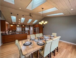 Casa de Luxo | Cozinha privada | Uma cafeteira/bule 