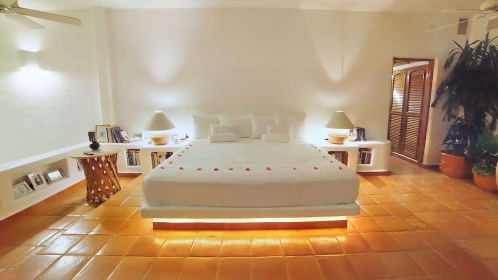 Ocean Views And A Garden To Fall In Love With Casa De Sueños - Zihuatanejo