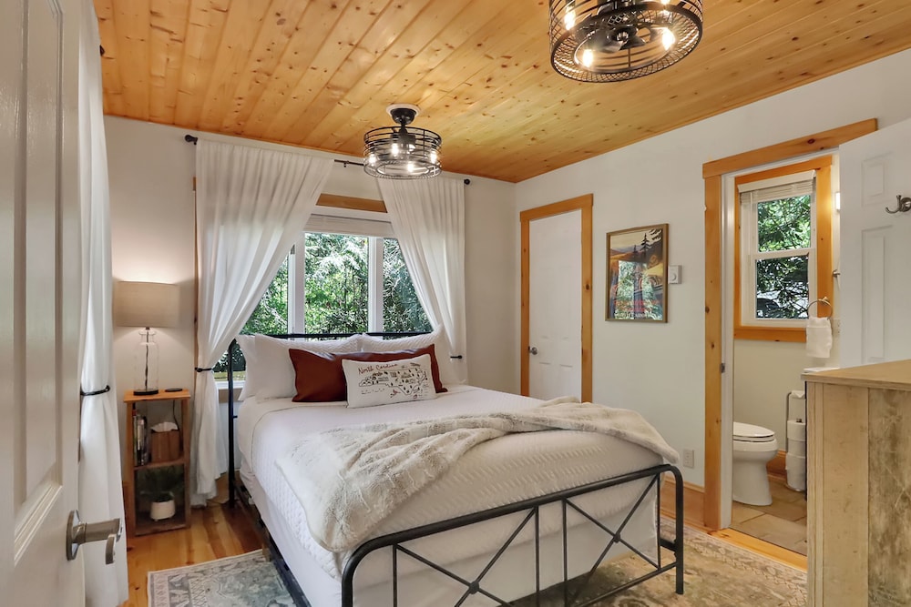 Lake, Golf & Hike at Linville Lodge in Linville Land Harbor Resort ...