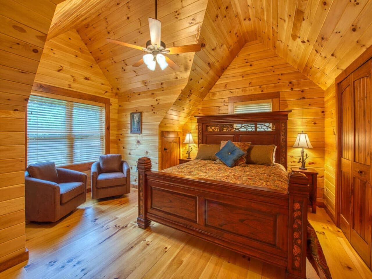 Timber Cabin With Hot Tub And Outdoor Space - Maggie Valley, NC