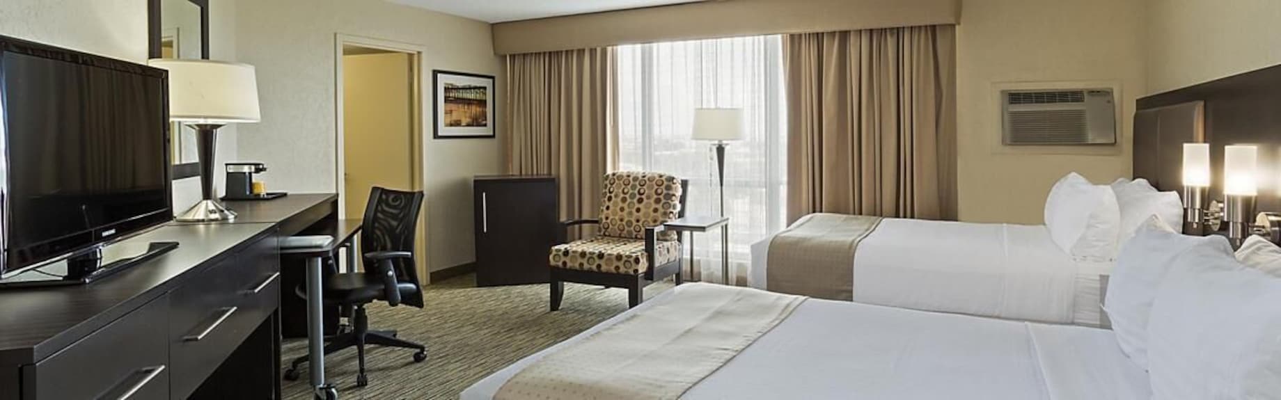 Ensuring A Very Comfortable & Memorable Stay! Onsite Pool, Near Marlins Park - Miami Springs, FL