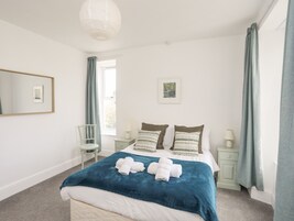 5 quartos, individualmente decorados, individualmente mobiliados