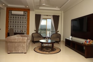 Quarto presidencial | Roupas de cama premium, frigobar, escrivaninha