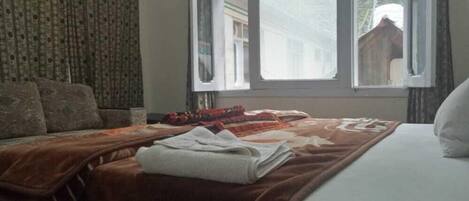 Quarto Duplo Deluxe | Ferro/tábua de engomar, Wi-fi grátis, roupa de cama fornecida