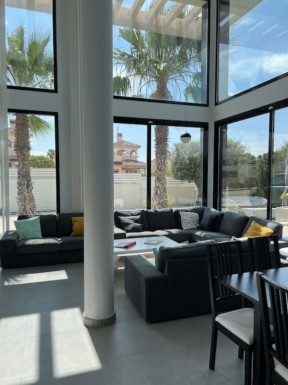 Magnificent Villa With Private Pool - La Marina