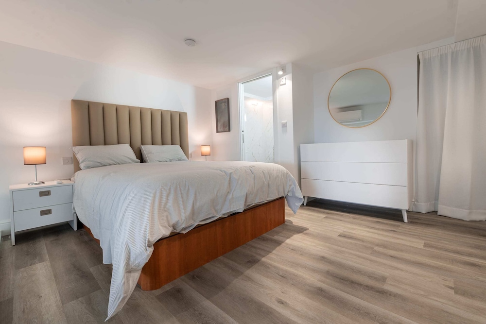 Riviera Suites - Hosted By Sweetstay - Gibraltar