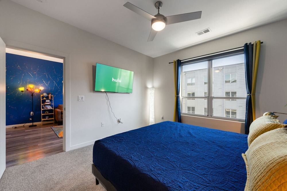 4th Street Suites - Splash King Bed Suite - Kentucky