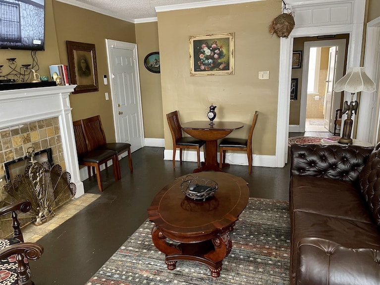 The Hornet Nest <Br>(old World Charm) - 蒙哥馬利郡