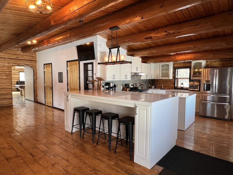 Grand Spruce Lodge, Lakefront Near Talkeetna & Denali State Park - Alaska